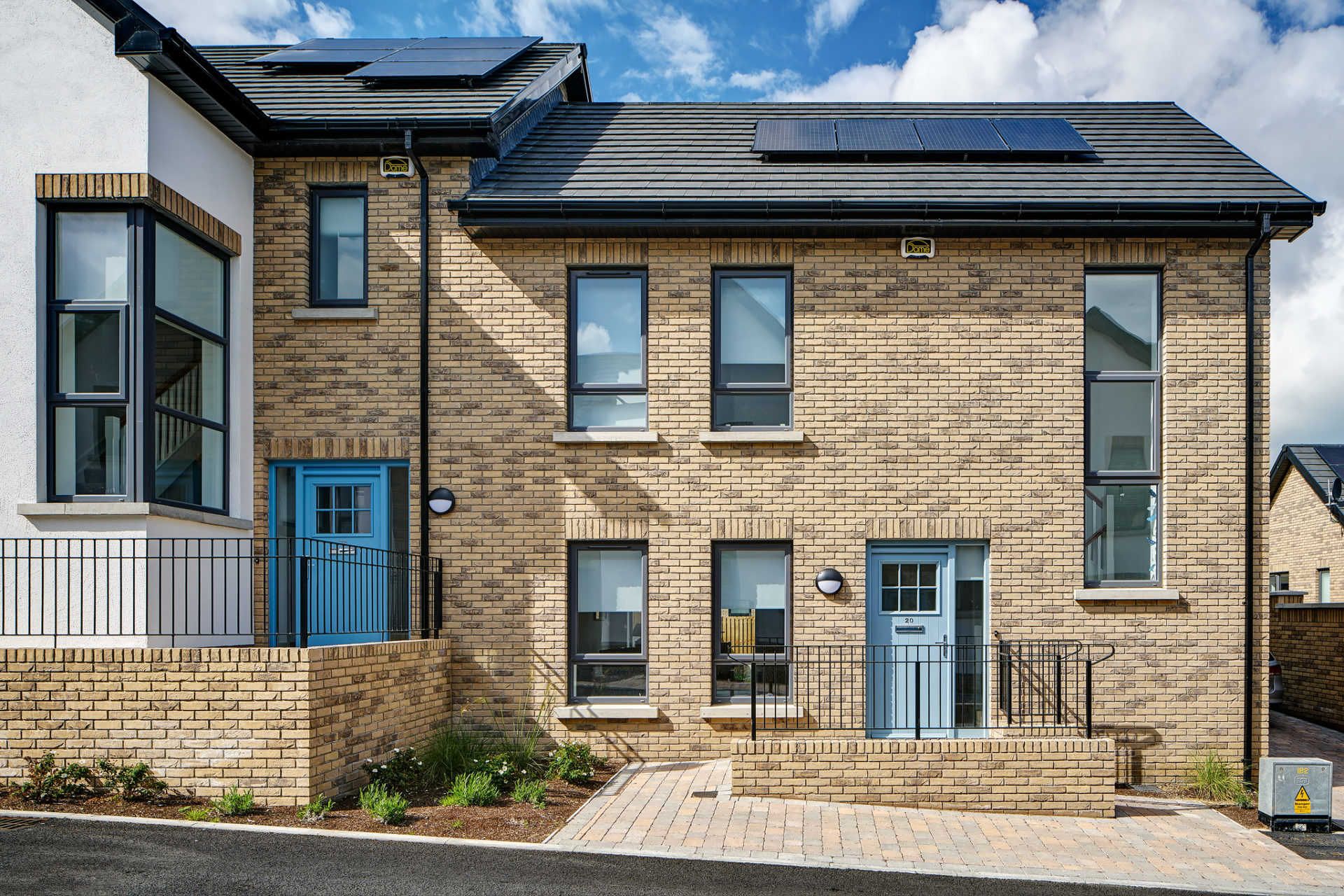 Corum Brick - Outhaus